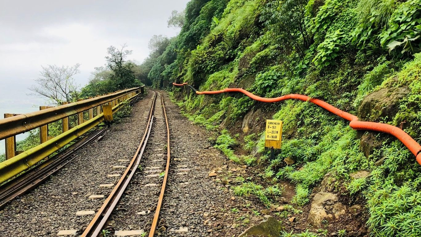 Deja-vu tours treks and travel